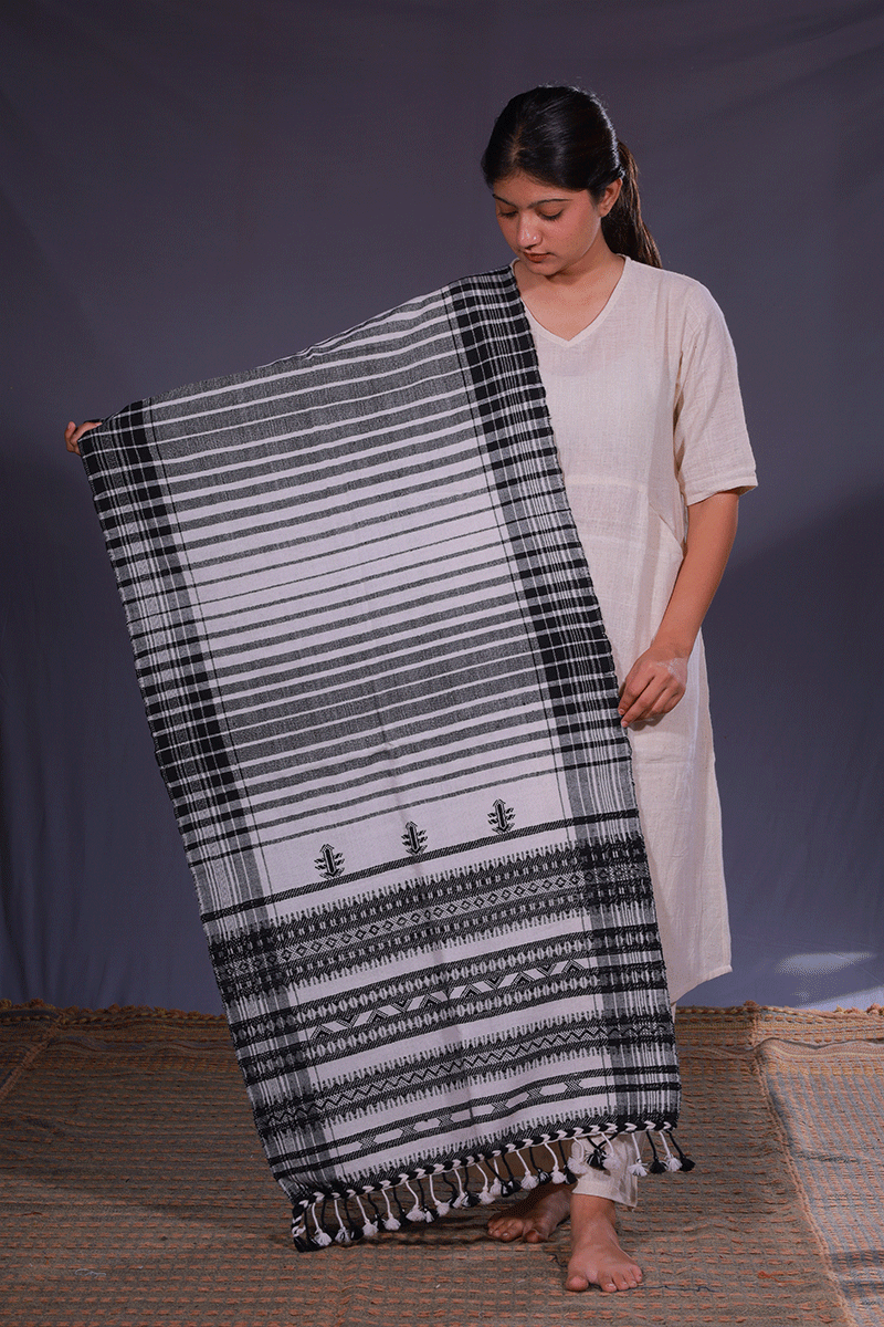 Buy Black Line Patta Handwoven Wool Stole - Khamir – khamircrafts
